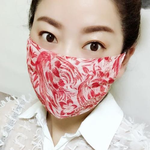 Reusable White Red Face Cover mask (Cute)