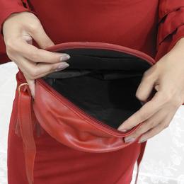 Red Round Purse In Faux Leather (Cute)